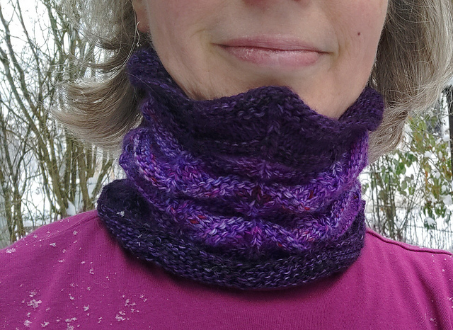 Ravelry: Zick Zack Cowl pattern by Anuschka Schaffner