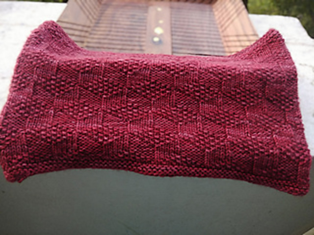 Ravelry: Tumbling Blocks Cowl pattern by Jaya