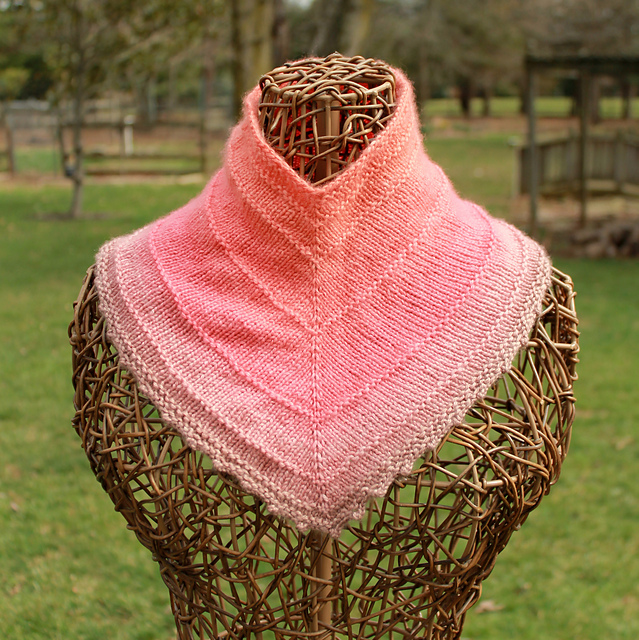 Ravelry: Weekend Cowl pattern by Liz Capik