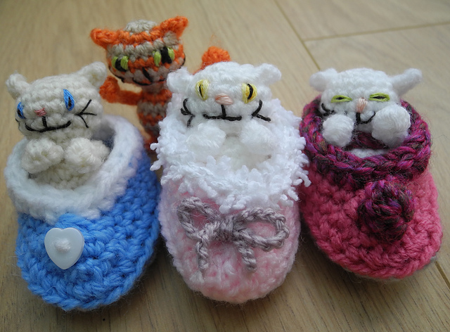 Ravelry: Kitten Snuggly Slipper pattern by April Lesley
