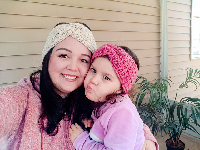 Ravelry: The Fleur Ear Warmer pattern by Ariana Hall