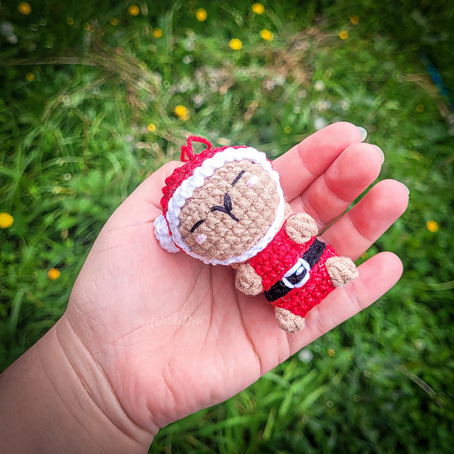Ravelry: Capivara de Natal pattern by Desi Winters