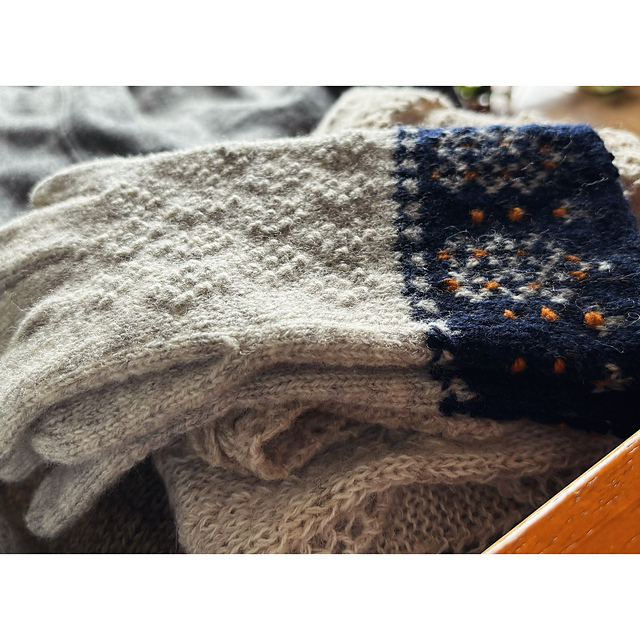 Ravelry: Joy gloves pattern by Ayano Tanaka