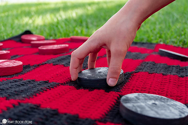 Ravelry: Giant Checkers pattern by Ashlea Schumaker
