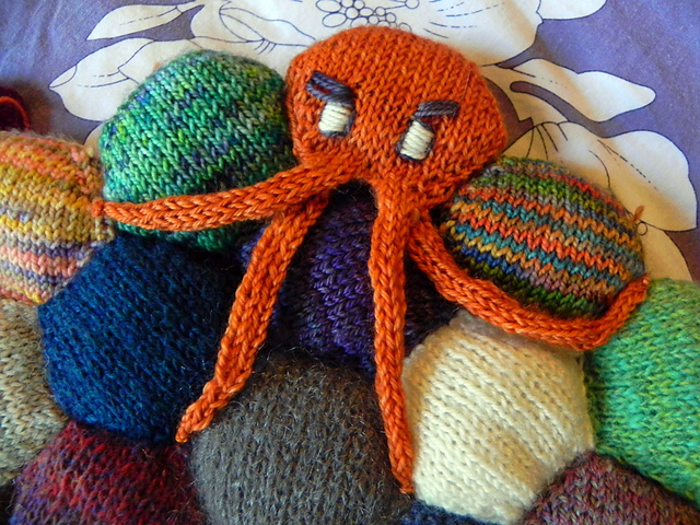 Ravelry: Octopus Hexipuff! pattern by ashleybah