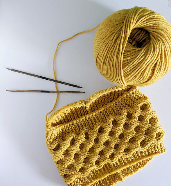 Ravelry: Honeycomb Headband pattern by Ashley Torchia