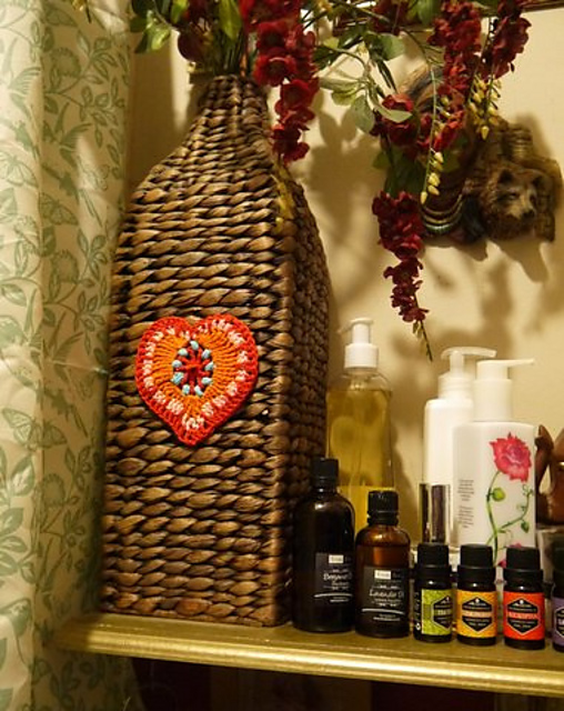 Ravelry: Starburst Heart pattern by Sam Sabido