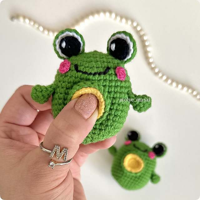 Ravelry: Snap Stress Toy Frog pattern by atolye_masal