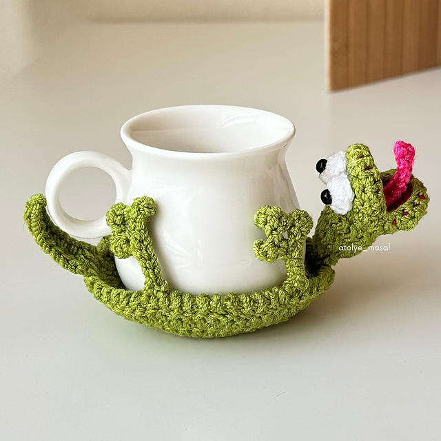 Ravelry: Lizard Coaster Jewelry Holder pattern by atolye_masal