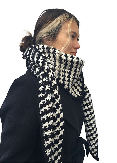 Ravelry: Houndstooth Triangle Wrap pattern by Atty van Norel
