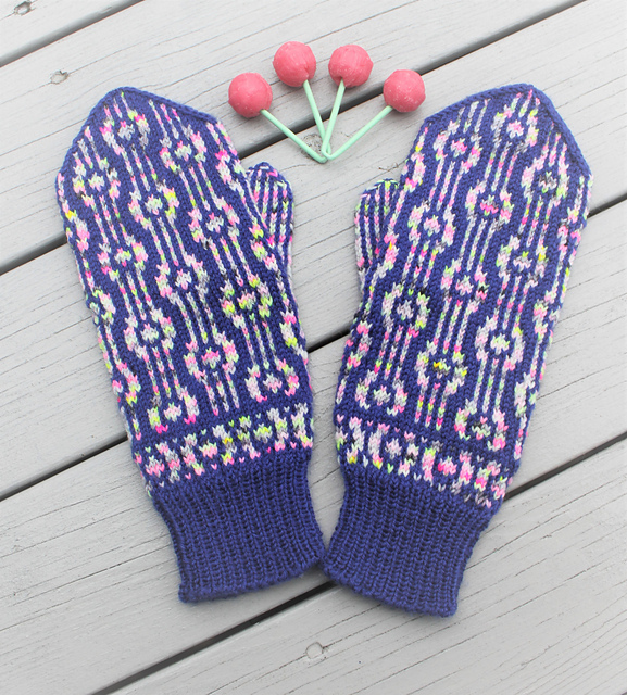 Ravelry: Color Dot Mittens pattern by Aud Bergo