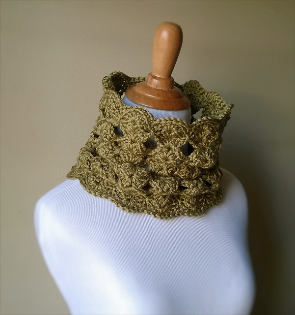 Ravelry: Cary Cowl pattern by Andrea Farris