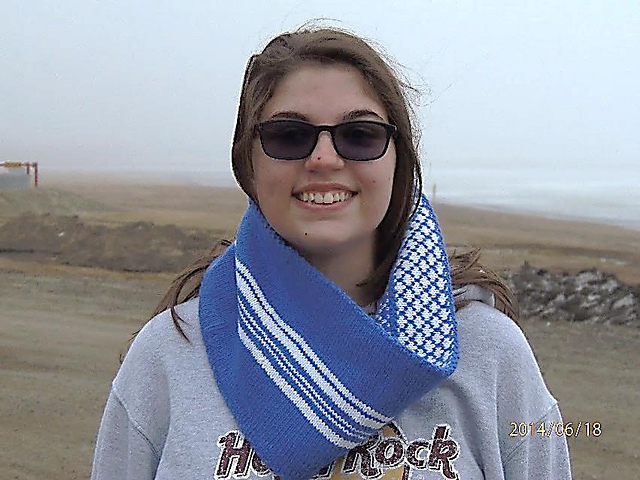 Ravelry: Goose Eye Cowl pattern by Angela Valdez
