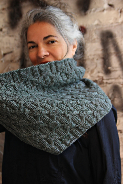 Ravelry: Dos Equis pattern by Thea Colman