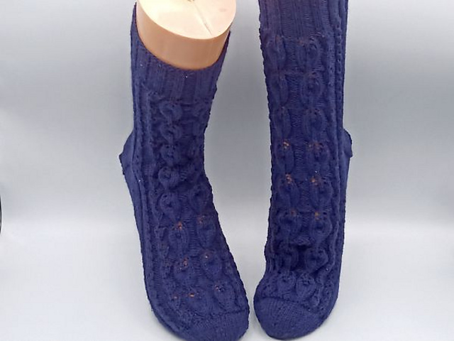 Ravelry: Chain Drops Leave pattern by Ramona Schellenberger