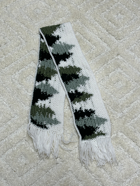 Ravelry: Christmas Forest Scarf pattern by Grace Keller