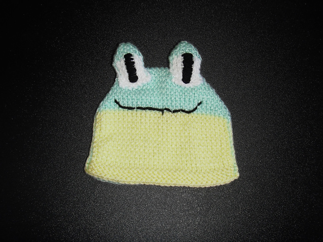 Ravelry: Frog Baby Hat (with join as you go tutorial) pattern by Beth A ...