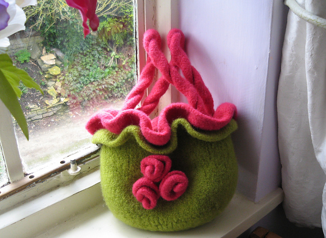 Ravelry: Green and Pink Frilly Bag pattern by Diane Bertolatti