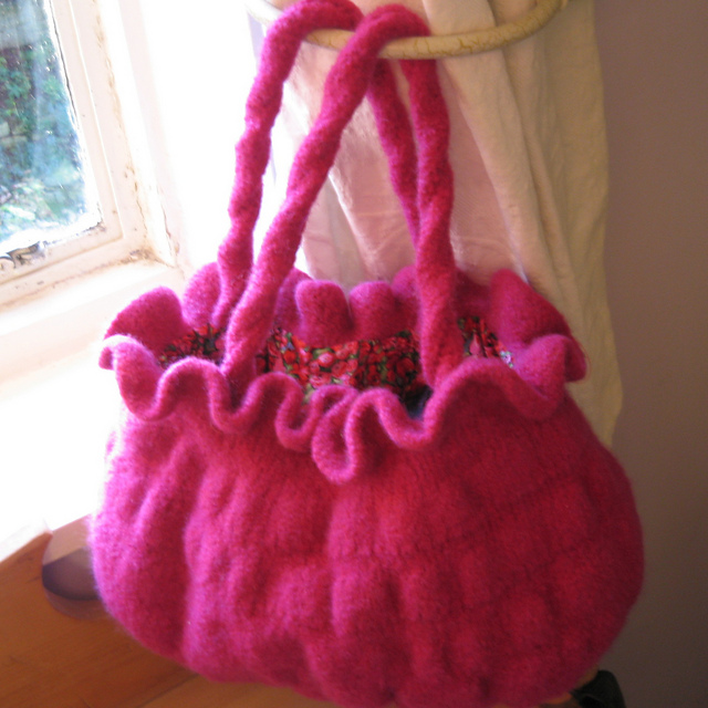 Ravelry: Pink Bubble Bag pattern by Diane Bertolatti
