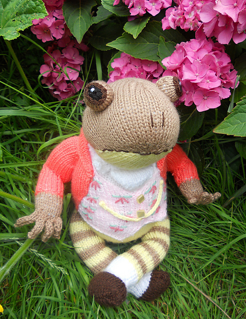 Ravelry: Jeremy Fisher pattern by Alan Dart