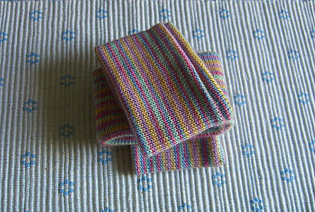 Ravelry: Wristbands pattern by Anastasia Vishnivetskaya