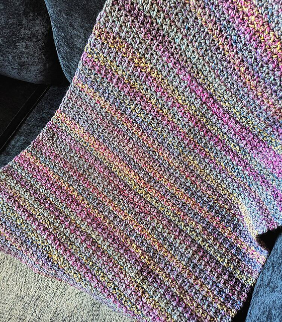 Ravelry: Cozy Chunky Blanket pattern by Tiffany Griffin