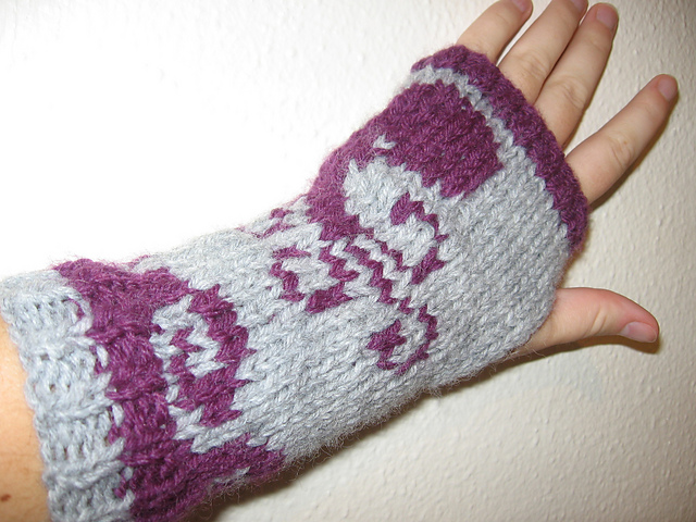 Ravelry: Octopus Mitts pattern by Molly Kent
