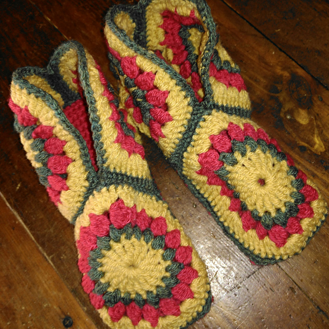 Ravelry: bearsaunty's Scrap slippers