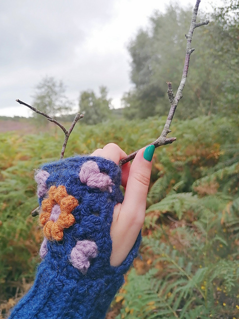 Ravelry: Autumn Mitts pattern by Becca Parker