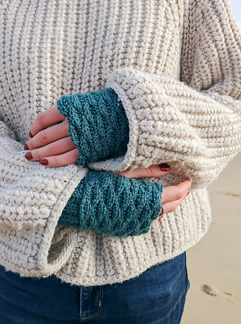 Ravelry: Shoreline Mitts pattern by Becca Parker
