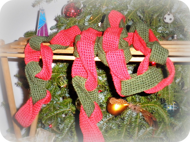 Ravelry: Christmas "Paper" Chain Garland pattern by Rebekah Bowers