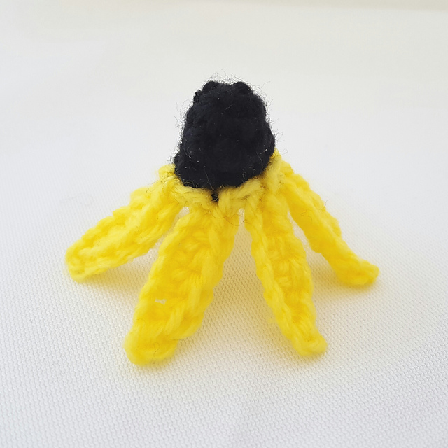Ravelry: Black Eyed Susan pattern by Amanda B