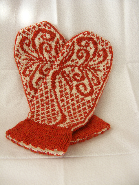 Ravelry: Lillyfield Mittens pattern by Jennifer Coleman