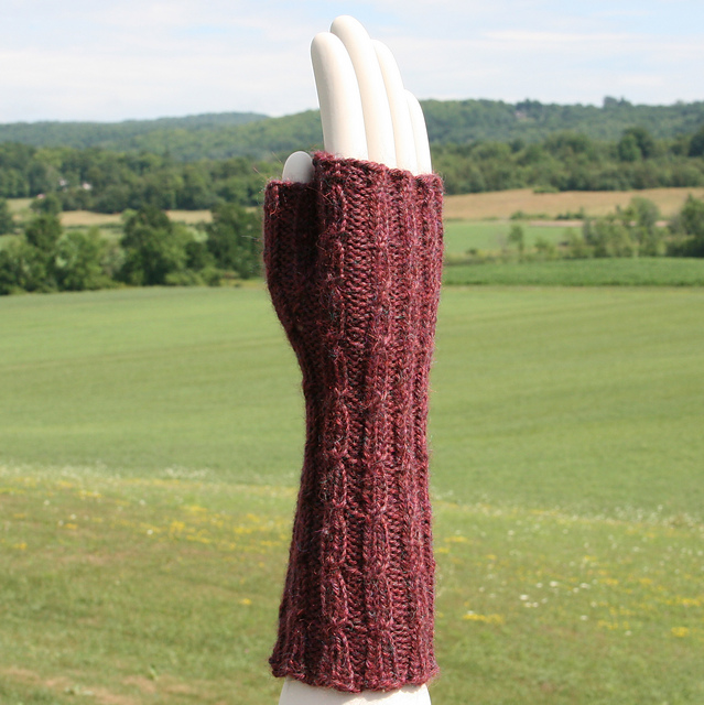 Ravelry: Gauntlets pattern by Carole Schumann