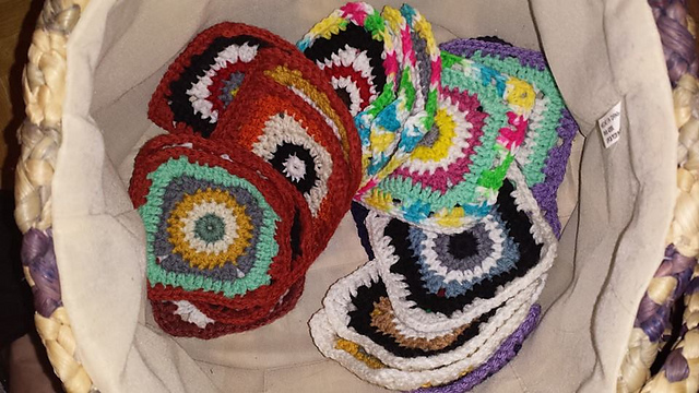 Ravelry: Scrappy Happy Circles in Squares pattern by Elizabeth Ham