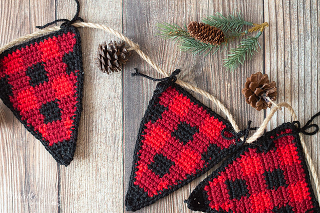 Ravelry: Buffalo Plaid Triangle Bunting pattern by Bethany Dearden