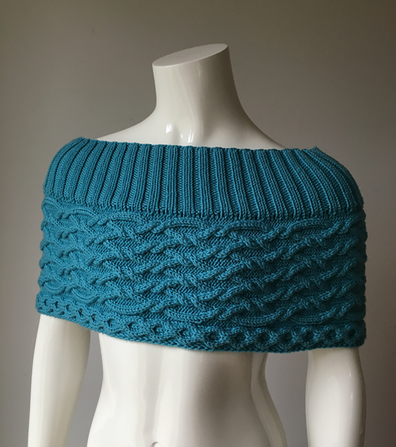 Ravelry: Capelet Charlie pattern by Bettina Kast