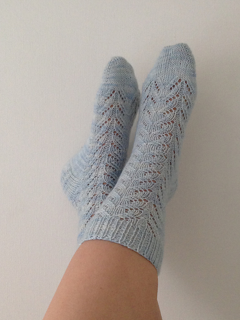 Ravelry: Penedo Socks pattern by Beatriz Rubio