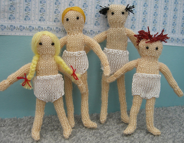 Ravelry: HMC31 A dolls house family pattern by Helen Cox