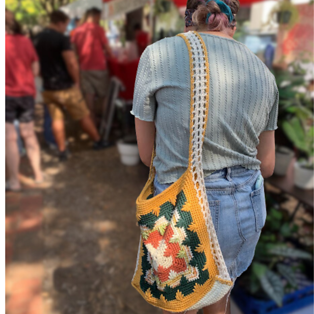 Ravelry: Falling Leaves Market Bag pattern by Elizabeth Mareno