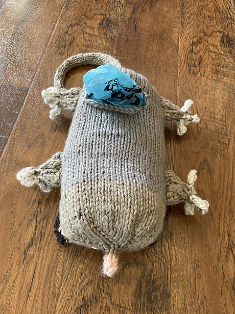 Ravelry: Possum Bag Holder pattern by Natalie Bursztyn
