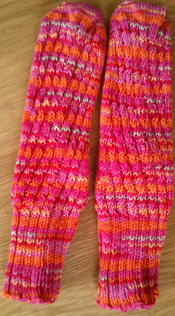Ravelry: kids threaded socks (5 years) pattern by Cindy Nartmann