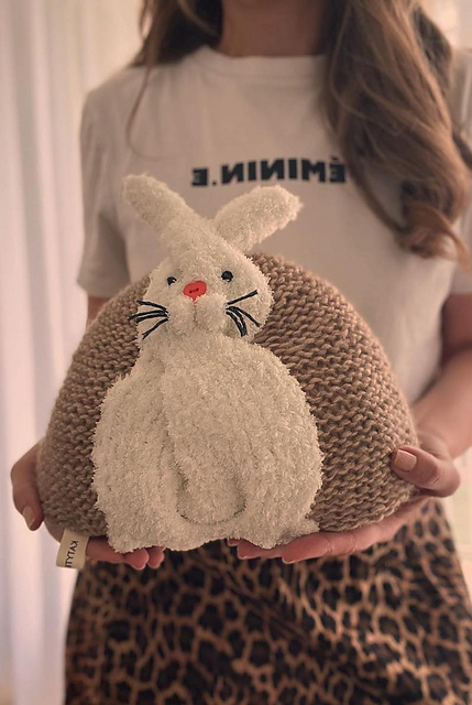 Ravelry: Huggy Bunny Cushion pattern by Ekaterina Filippova-Blanchard