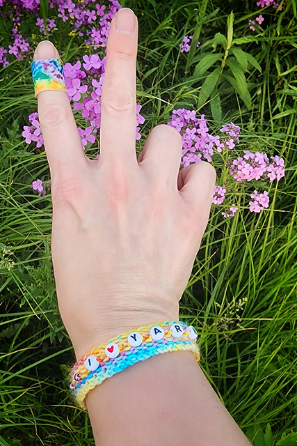 Ravelry: Friendship Bracelet pattern by Bethany Tiner