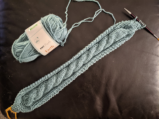 Ravelry: Simple cable ear warmer pattern by Rosa King