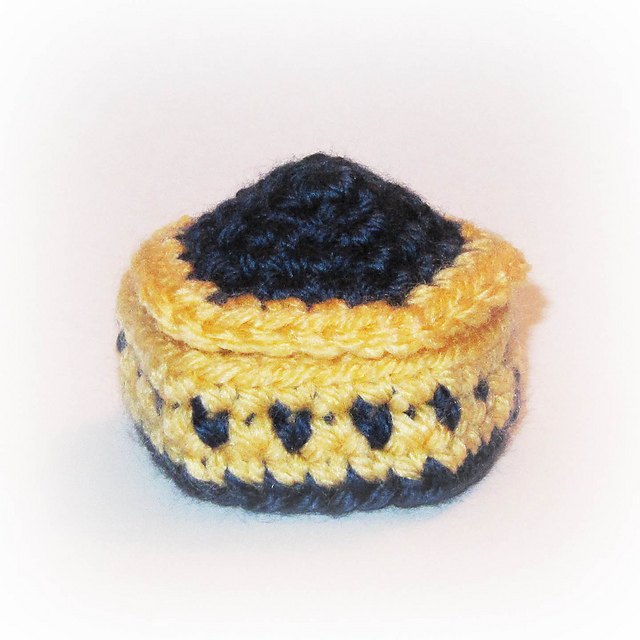 Ravelry: Chocolate Frog Box pattern by Briana Olsen