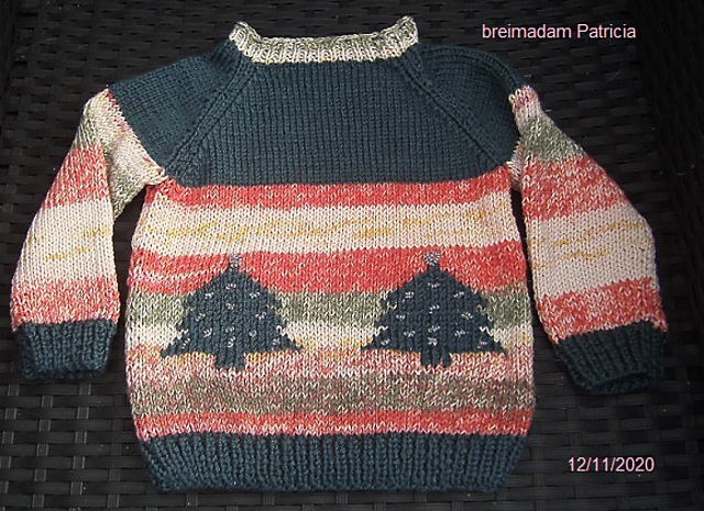 Ravelry: Christmas Tree Sweater pattern by de breimadammen