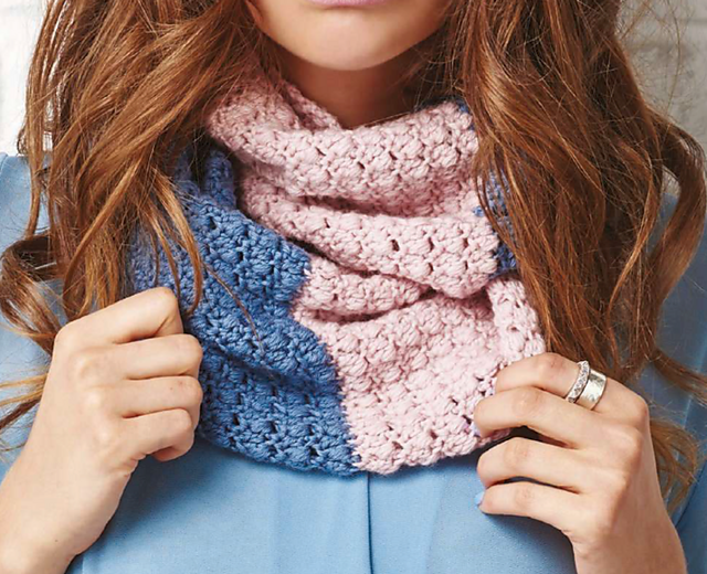 Ravelry: Two-Tone Cowl pattern by Louise Smith