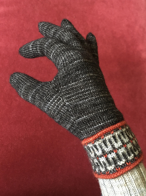 Ravelry: Darn fine gauge gloves pattern by Lisa Granick