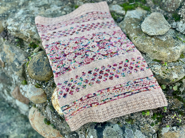 Ravelry: Sweetheart Cowl pattern by Kay F Jones